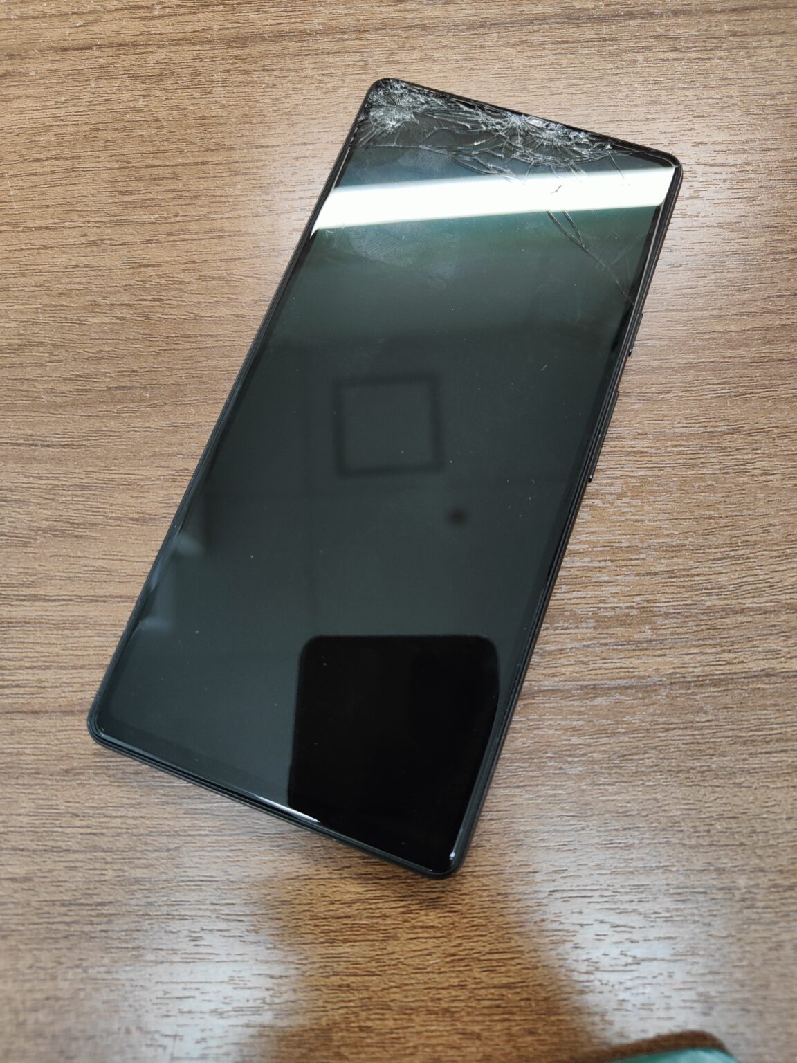 真っ暗で映らなくなったPixel6a 画面修理で復活 | スマホ修理の【SkillOne】スキルワン | スマホ修理の【SkillOne】スキルワン