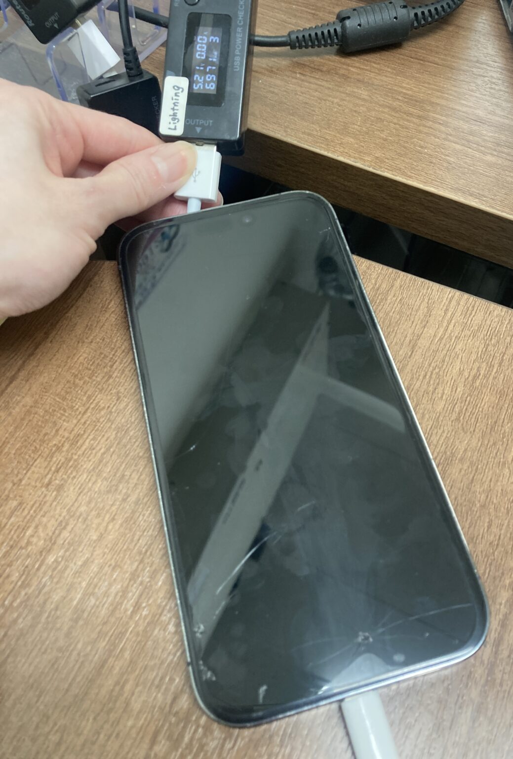 充電できないiPhone14Proの充電ポート交換修理 | スマホ修理の【SkillOne】スキルワン | スマホ修理の【SkillOne】スキルワン