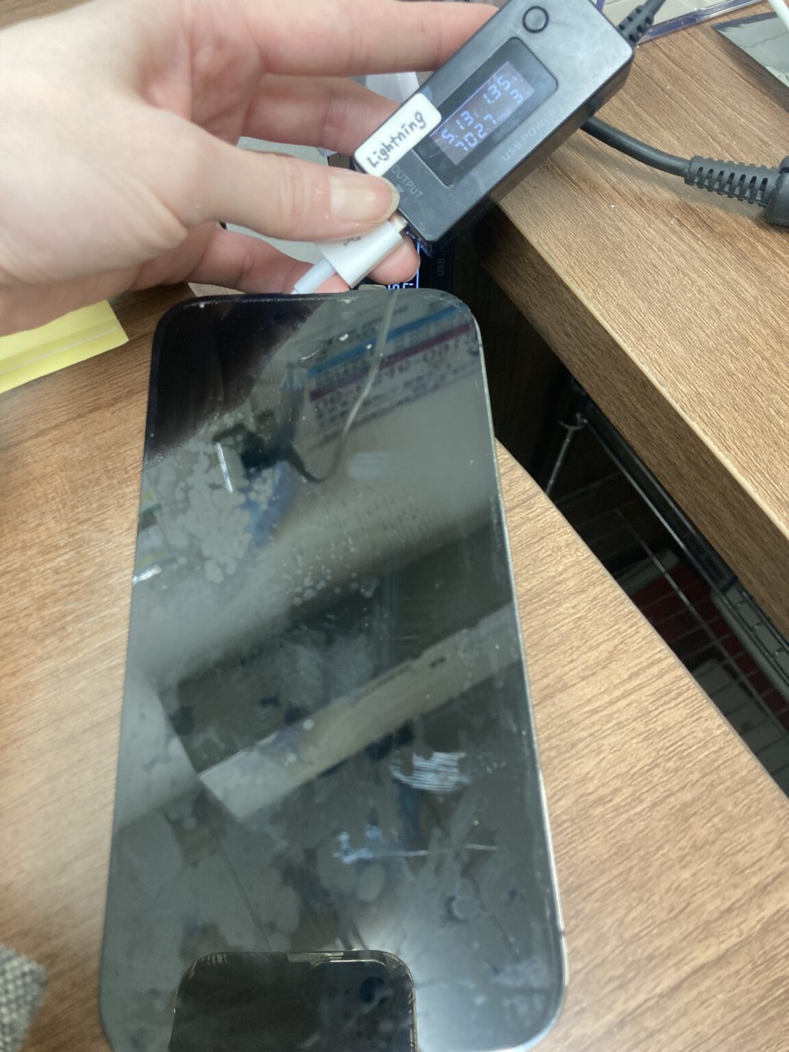 充電できないiPhone14Proの充電ポート交換修理 | スマホ修理の【SkillOne】スキルワン | スマホ修理の【SkillOne】スキルワン